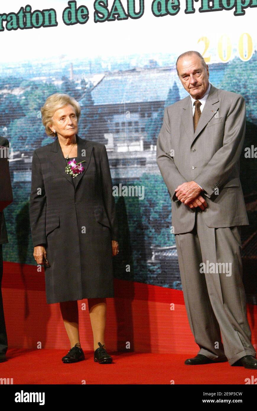 President Jacques Chirac and First Lady visit the French hospital of ...