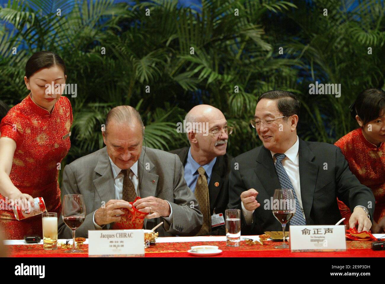 French President Jacques Chirac attends an official diner with Chinese ...