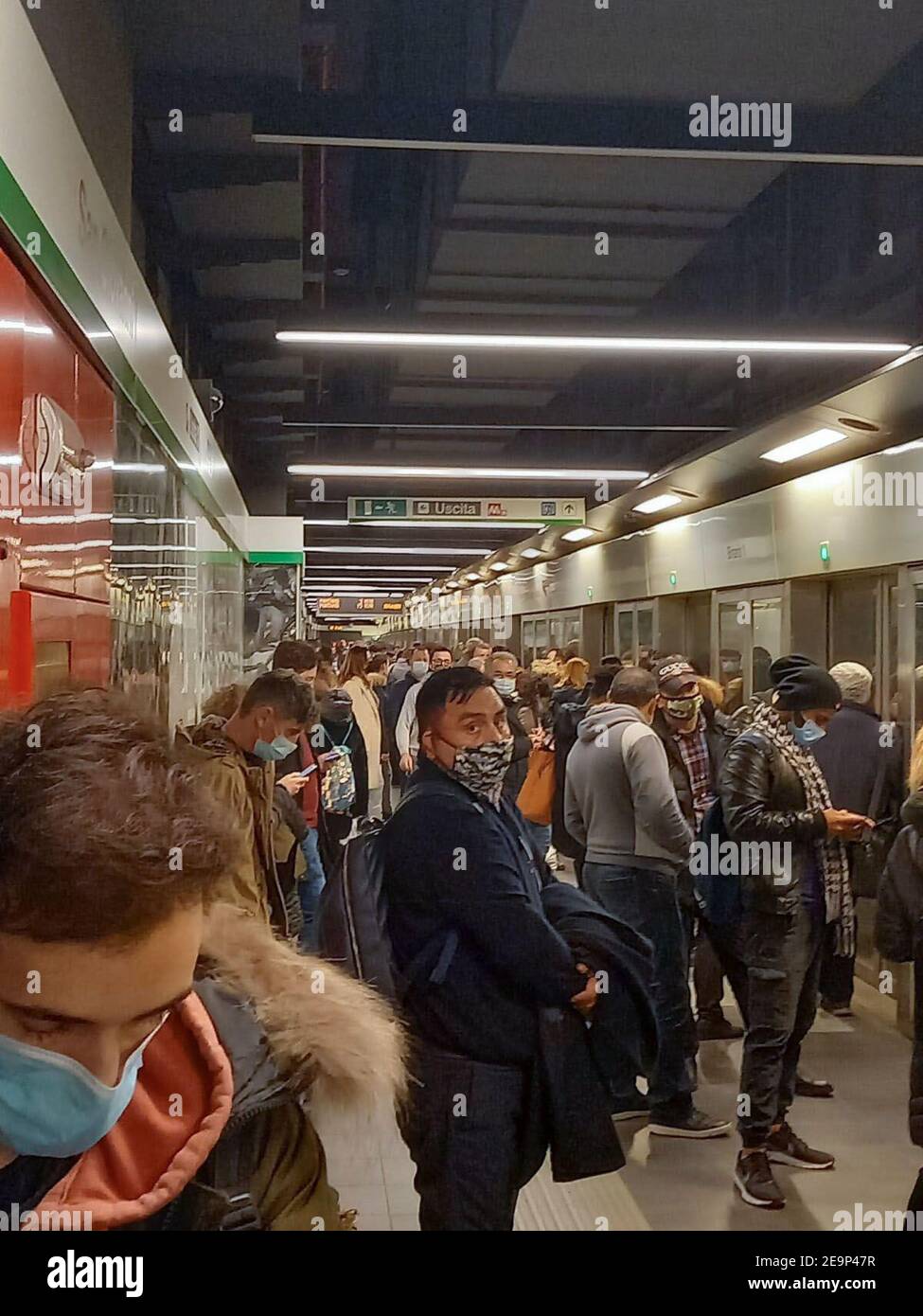 Linea del centro hi-res stock photography and images - Alamy