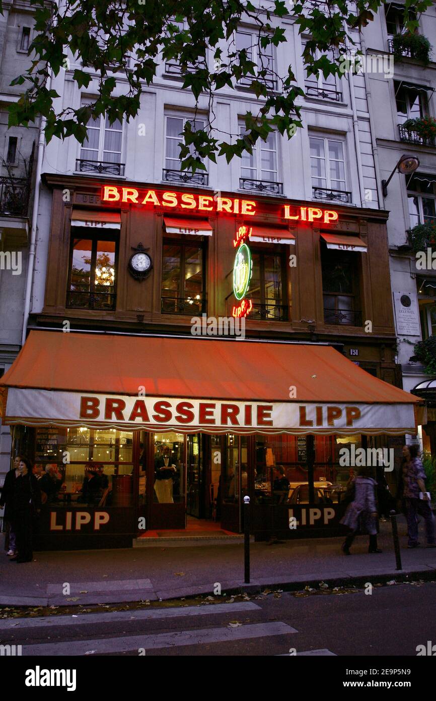 Lipp bar paris hi-res stock photography and images - Alamy