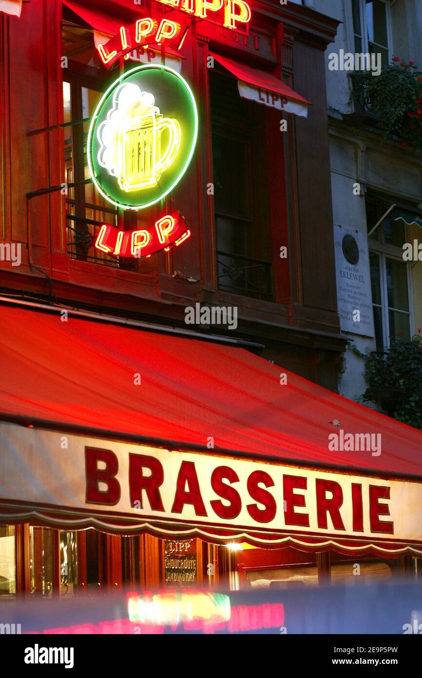 Lipp bar paris hi-res stock photography and images - Alamy