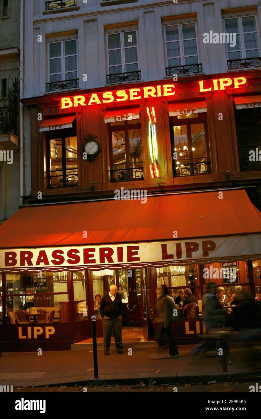 Lipp bar paris hi-res stock photography and images - Alamy