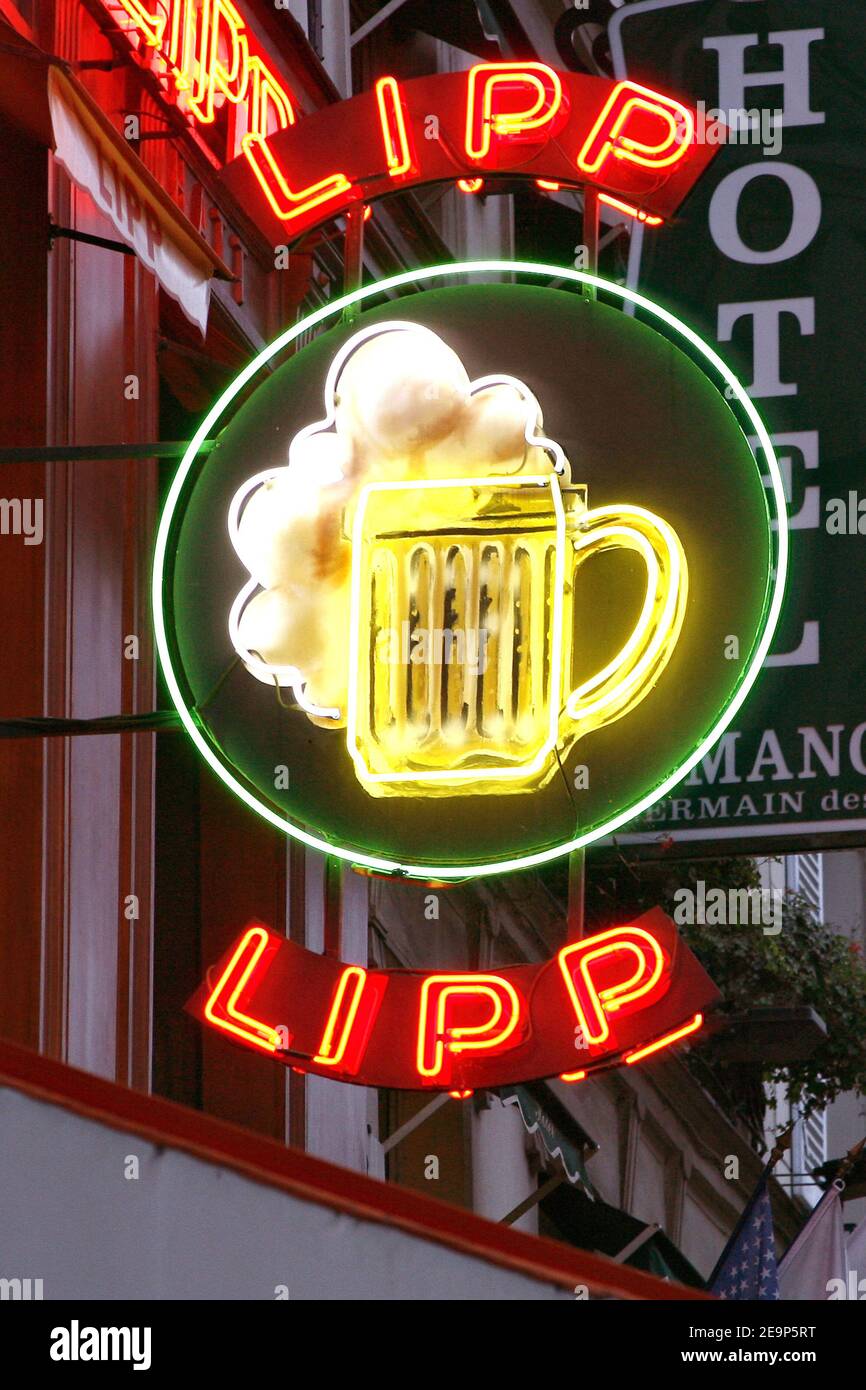 Lipp bar paris hi-res stock photography and images - Alamy