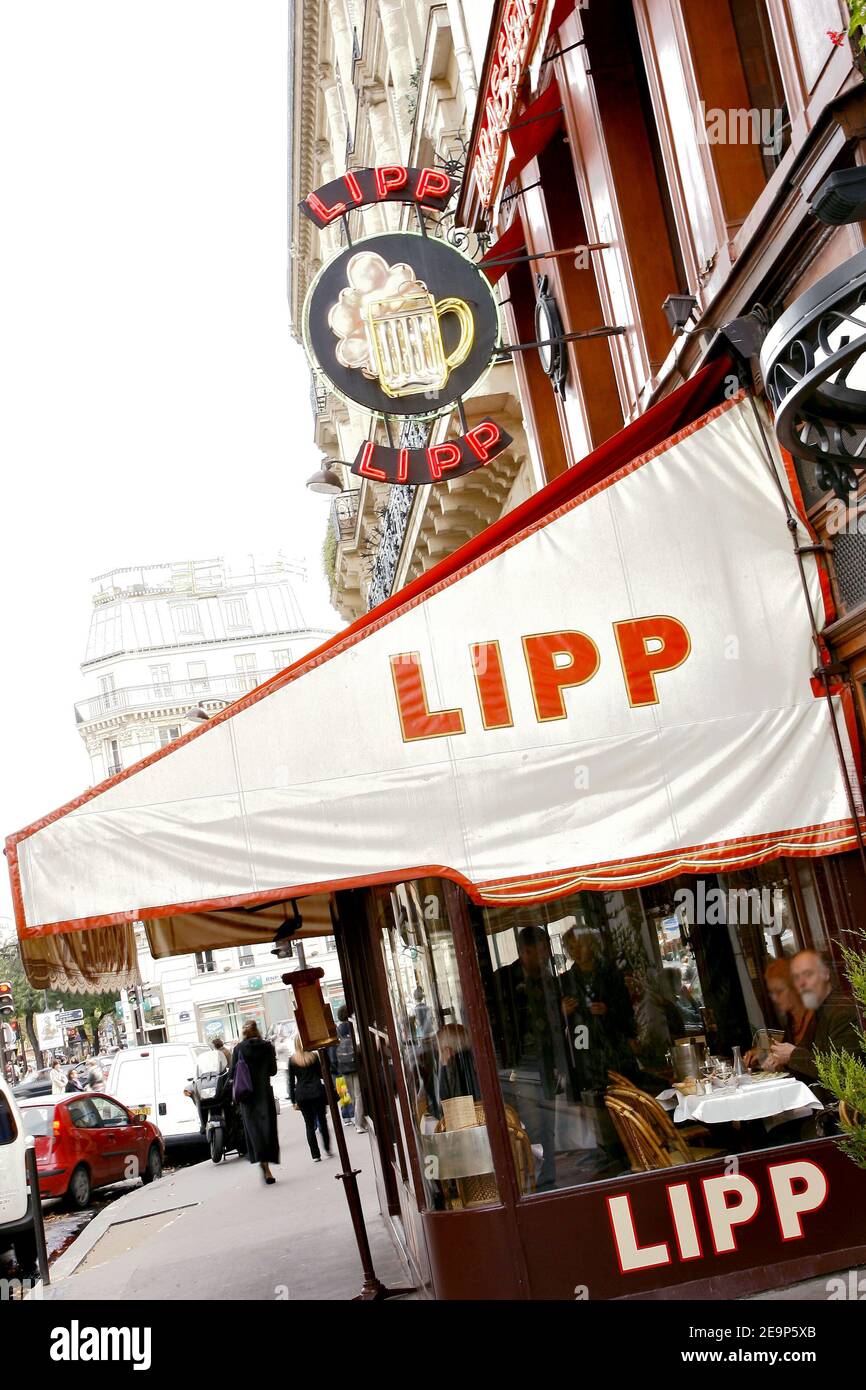 Lipp bar paris hi-res stock photography and images - Alamy