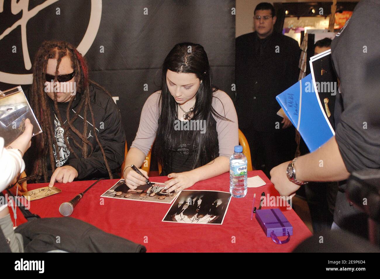 Evanescence lead singer Amy Lee during a dedicace session at Virgin ...