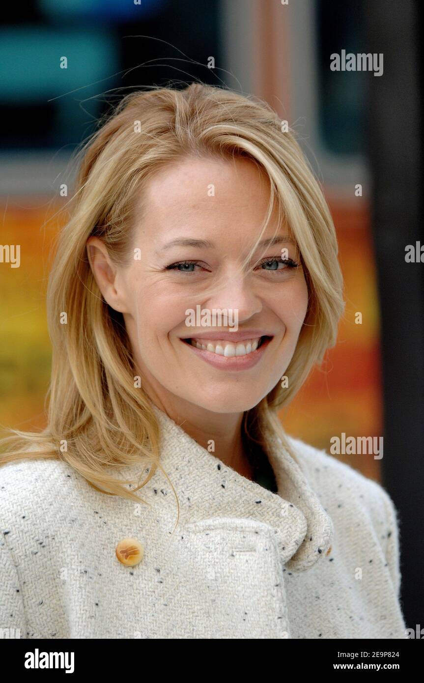 Jeri Ryan attends the world premiere of Warner Bros 'Happy Feet' at the ...