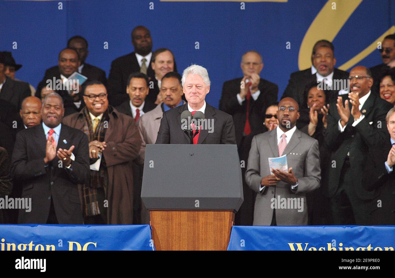 Groundbreaking clinton president hi-res stock photography and images ...