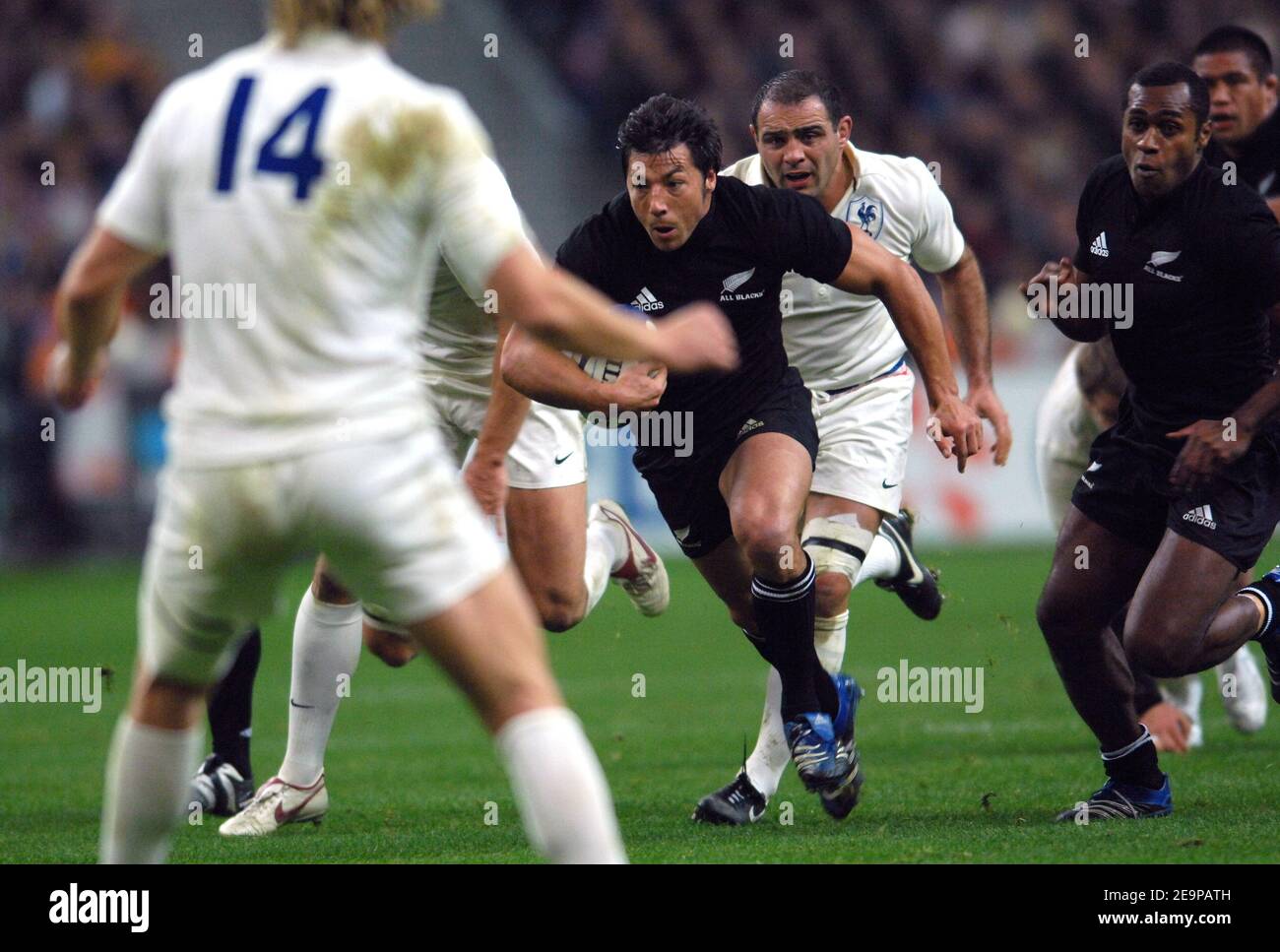 New zealand scrum half byron kelleher hi-res stock photography and ...