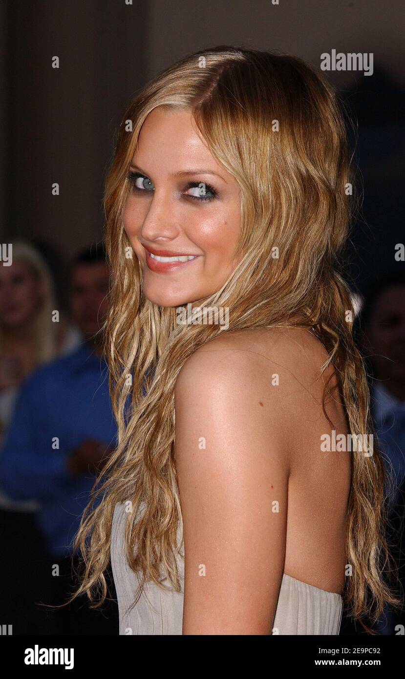 Ashlee Simpson attends the 34th Annual American Music Awards at held at ...