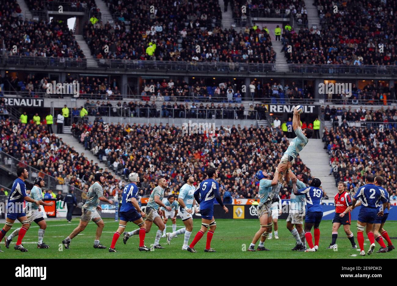 Illustration of a lineout during the rugby test match, France vs ...