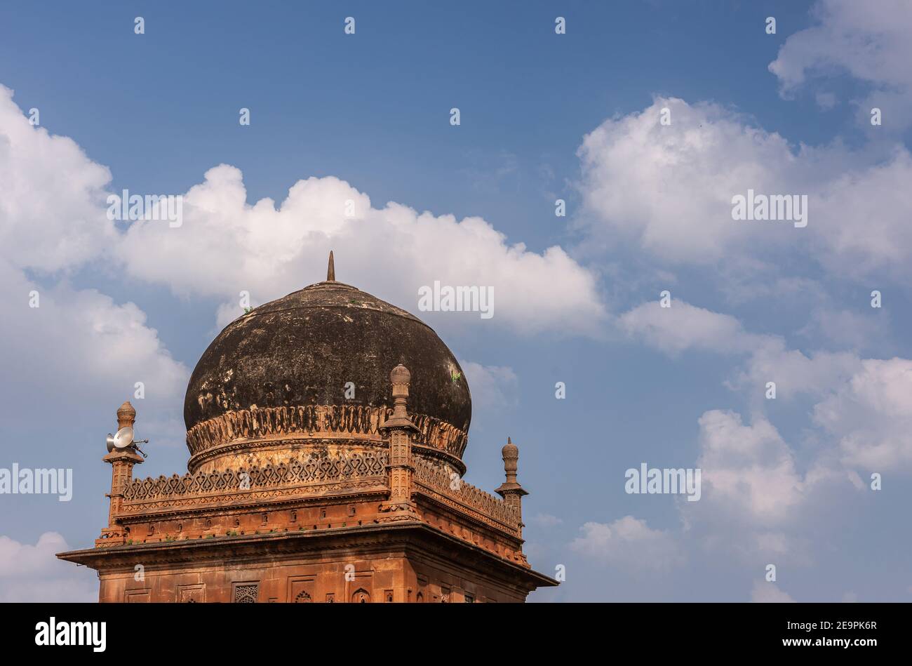 Blackened ruins hi-res stock photography and images - Alamy