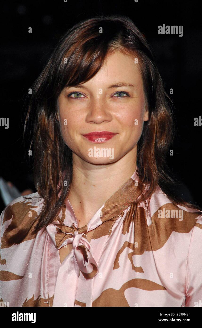 Actress Amy Smart attends the 'Notes On A Scandal' premiere presented ...