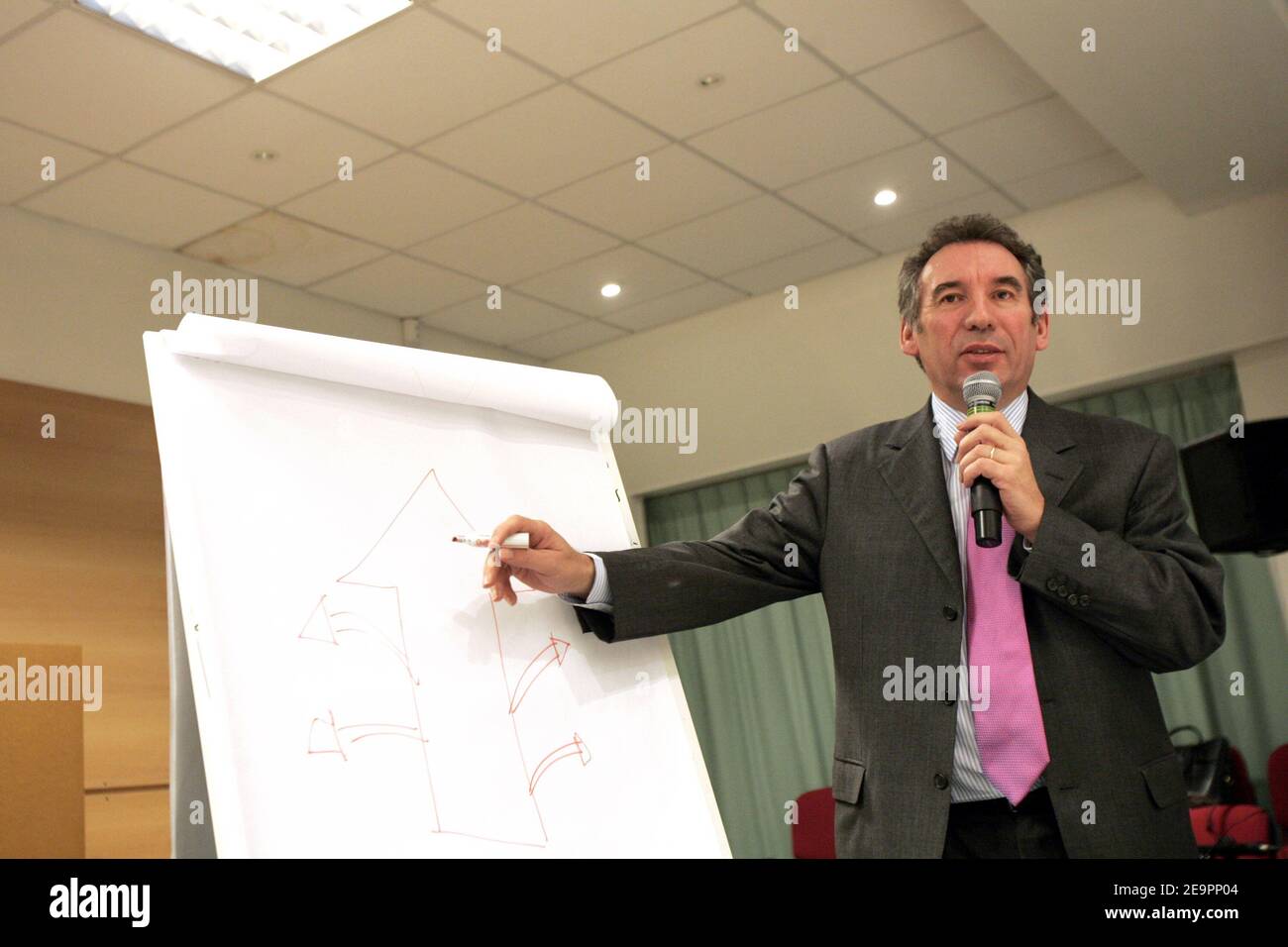 François bayrou discours hi-res stock photography and images - Alamy