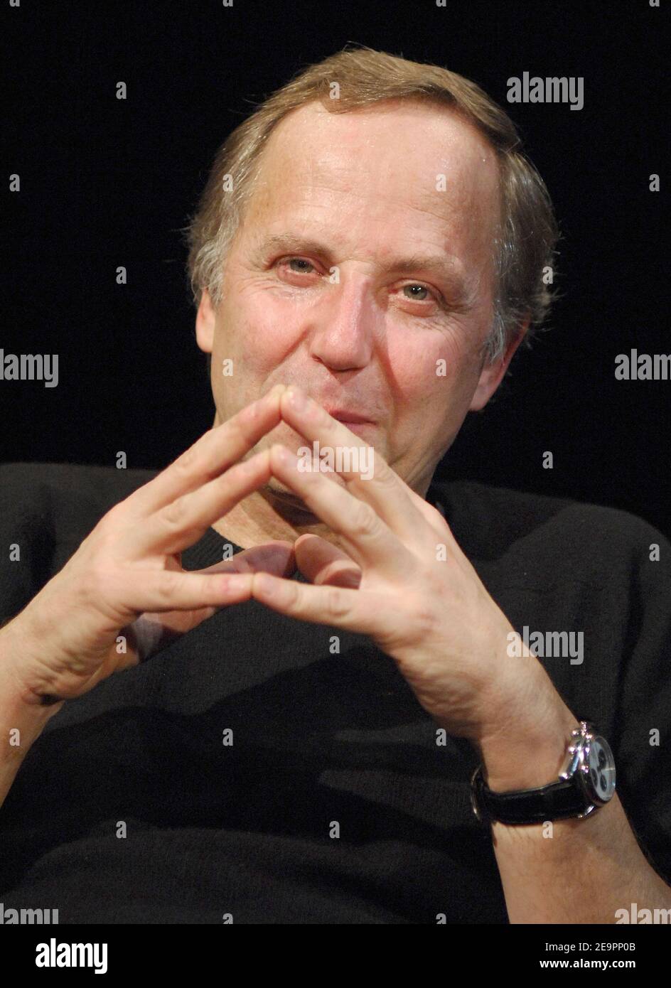 18 mains hi-res stock photography and images - Alamy