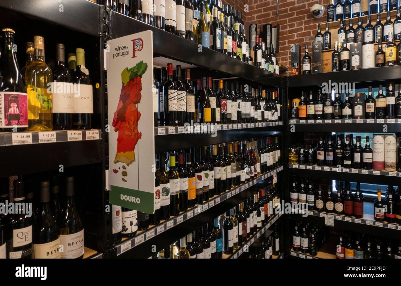 Portugalia marketplace hi-res stock photography and images - Alamy
