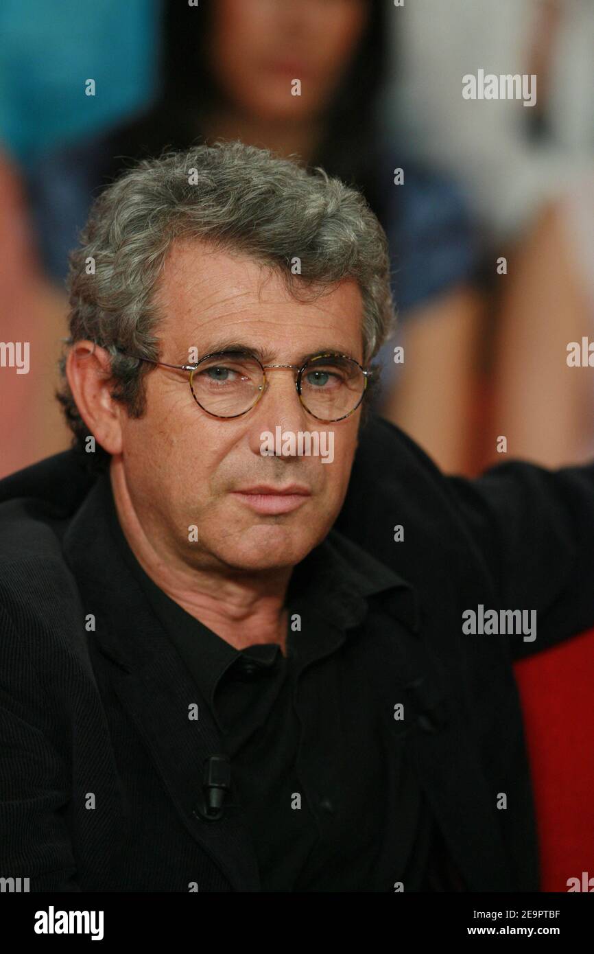 Michel Boujenah at the taping of Vivement Dimanche on November 15, 2006 ...