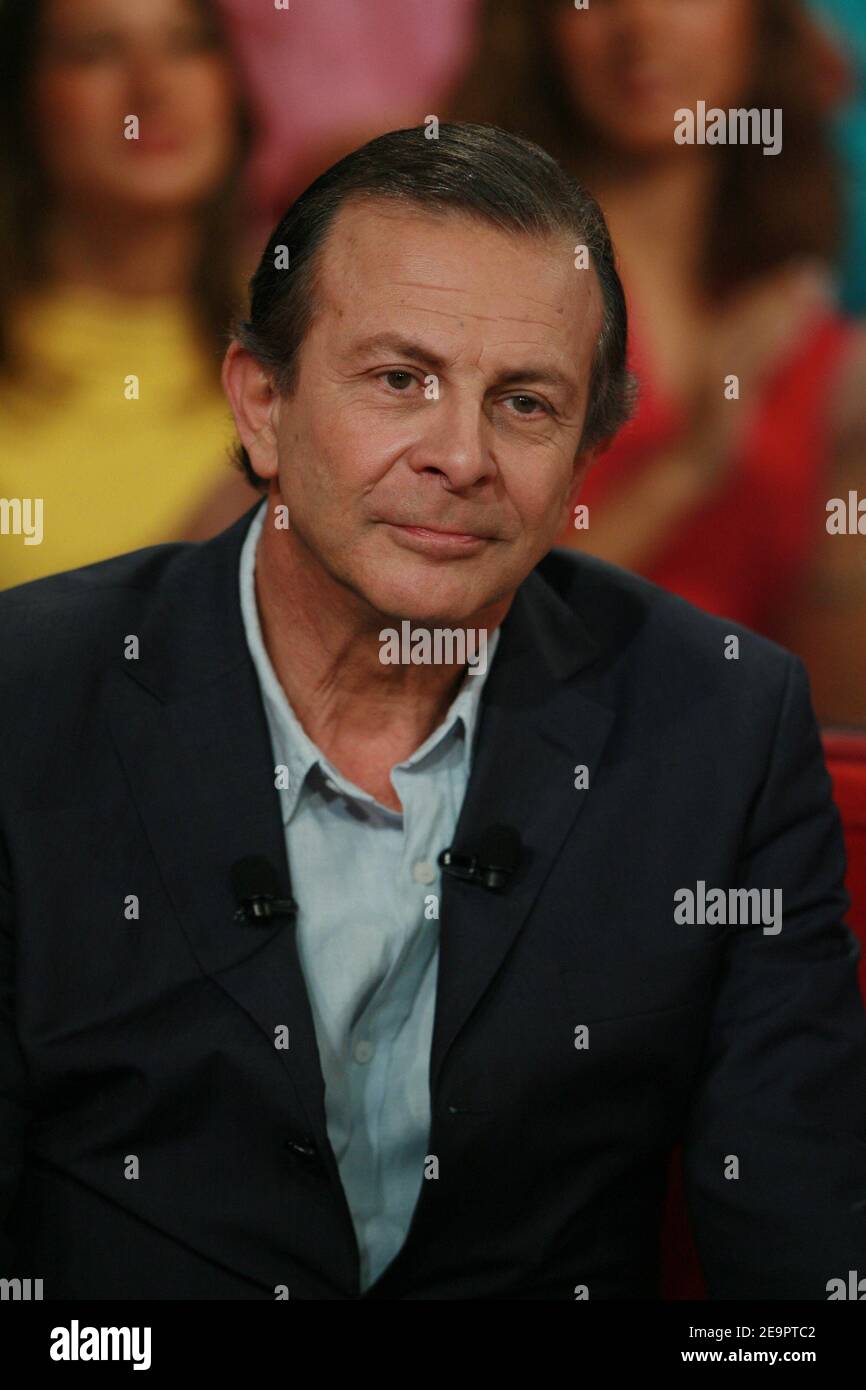Roland Giraud at the taping of Vivement Dimanche on November 15, 2006 ...