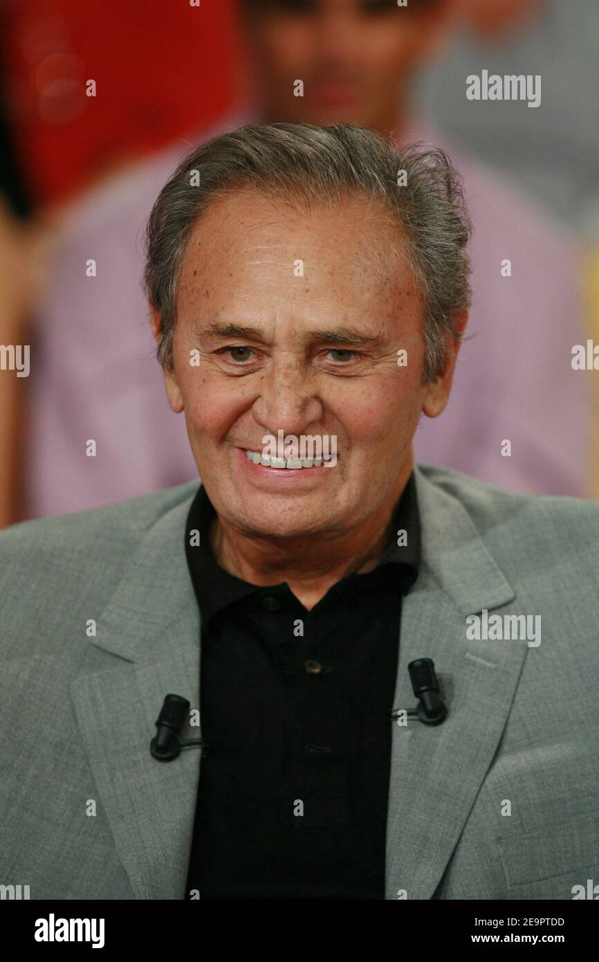 Roger Hanin at the taping of Vivement Dimanche on November 15, 2006 in ...