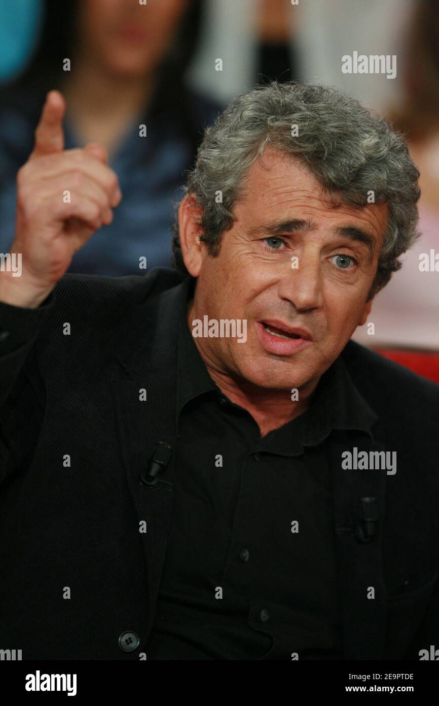 Michel Boujenah at the taping of Vivement Dimanche on November 15, 2006 ...