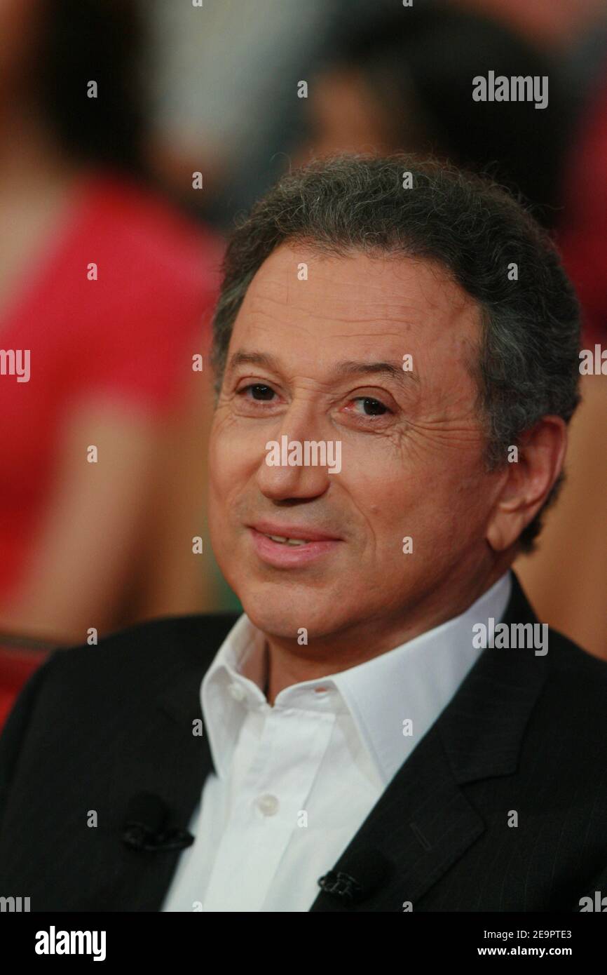 Michel Drucker at the taping of Vivement Dimanche on November 15, 2006 ...