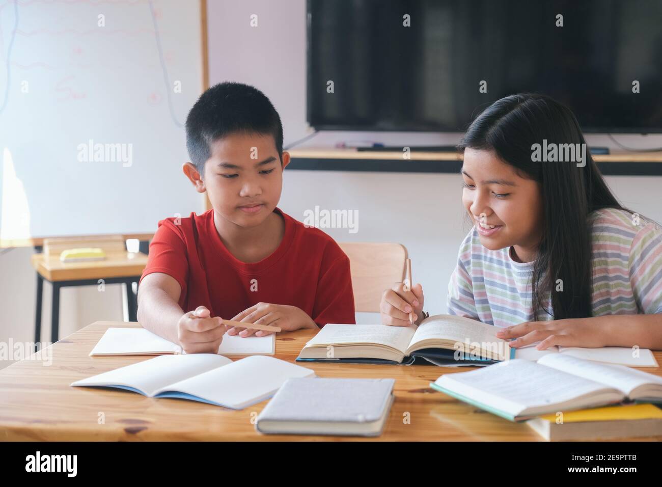 Two primary school kids learning together Stock Photo - Alamy