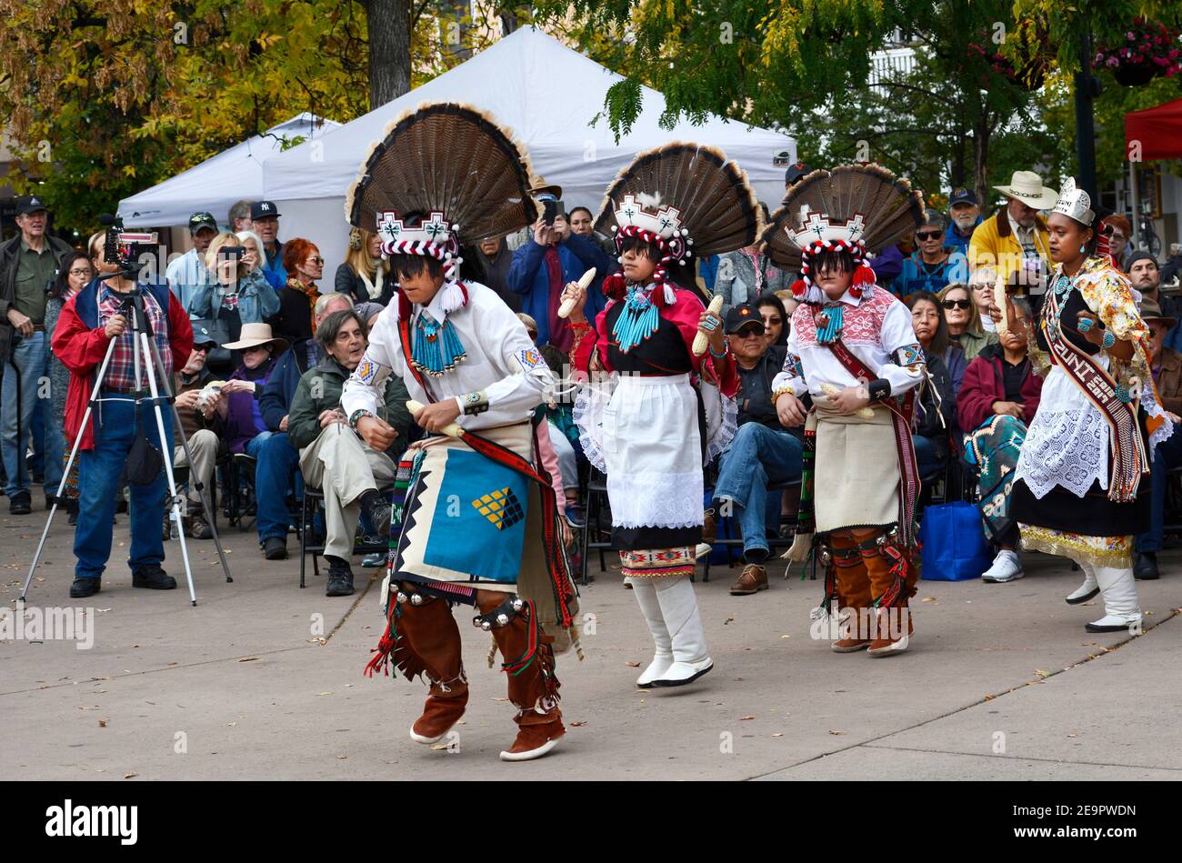 Group of zuni indians at their pueblo or town hi-res stock photography ...