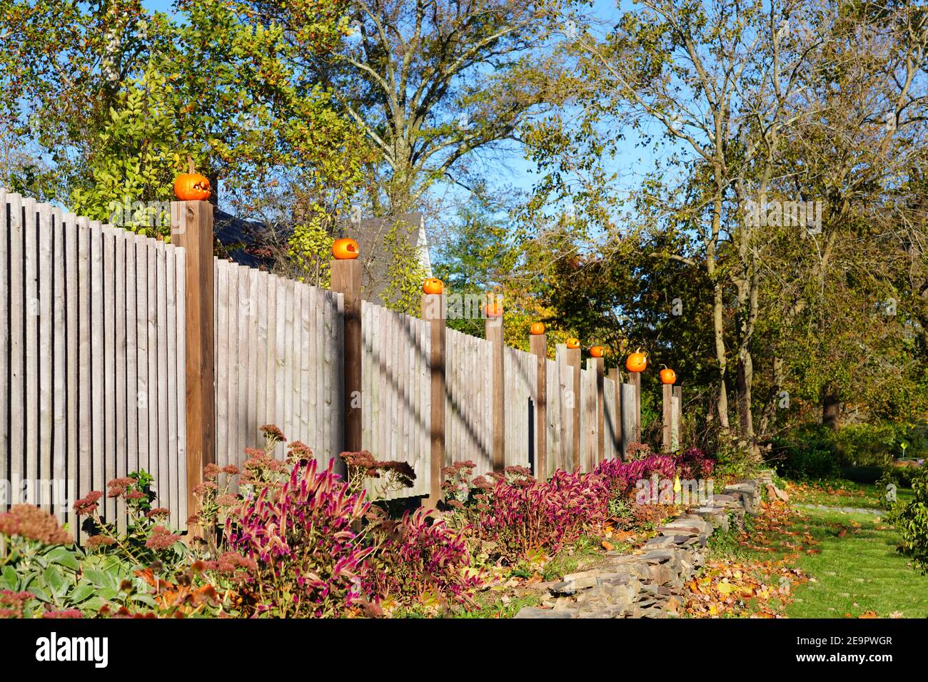 Decorative fence posts hi-res stock photography and images - Alamy