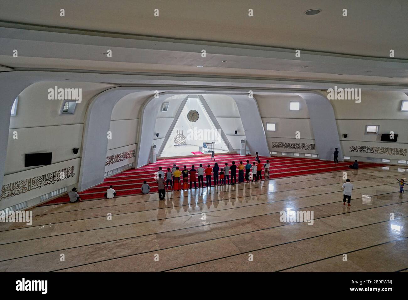Masjid Al Safar Mosque, Rest Area Padaleunyi, Purwakarta, Indonesia ...