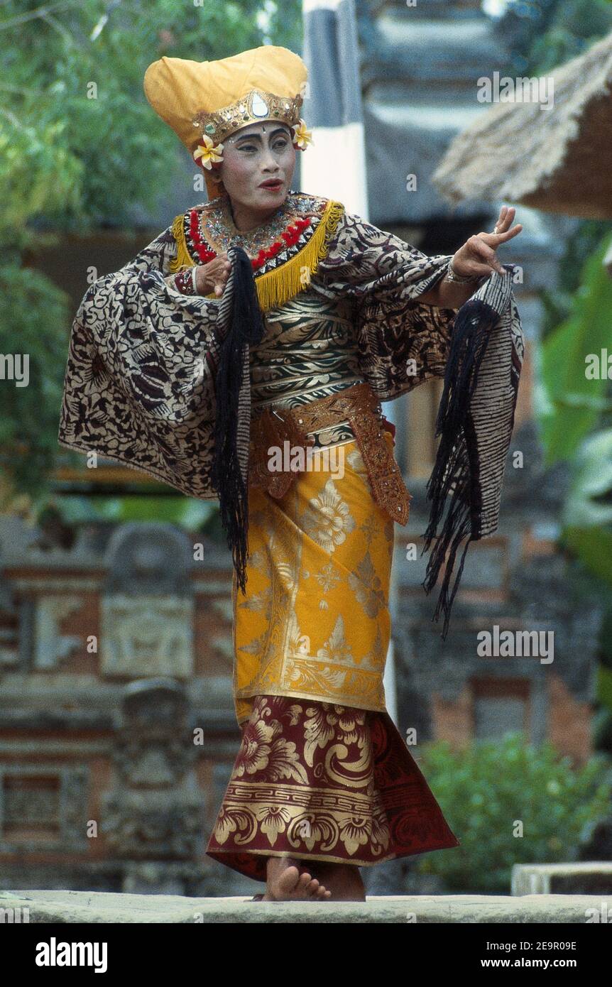 Indonesia bali batubulan barong dance show dancer hi-res stock ...