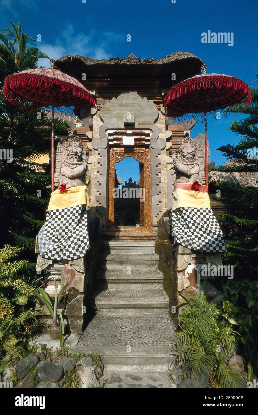 Indonesia ubud bali garden statues hi-res stock photography and images ...