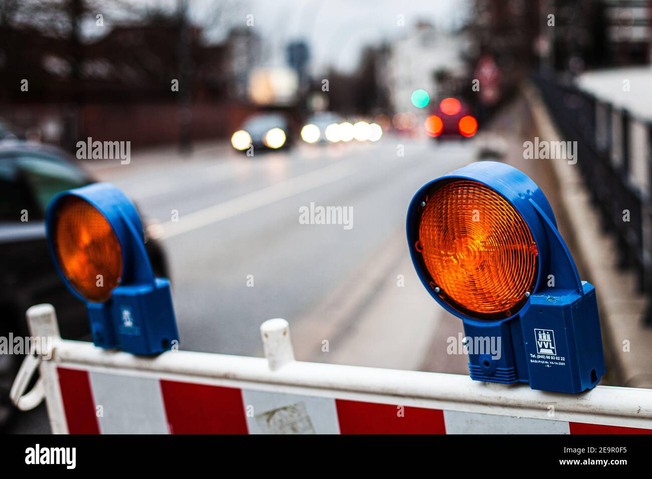 Warning lights with blurry traffic in background Stock Photo - Alamy