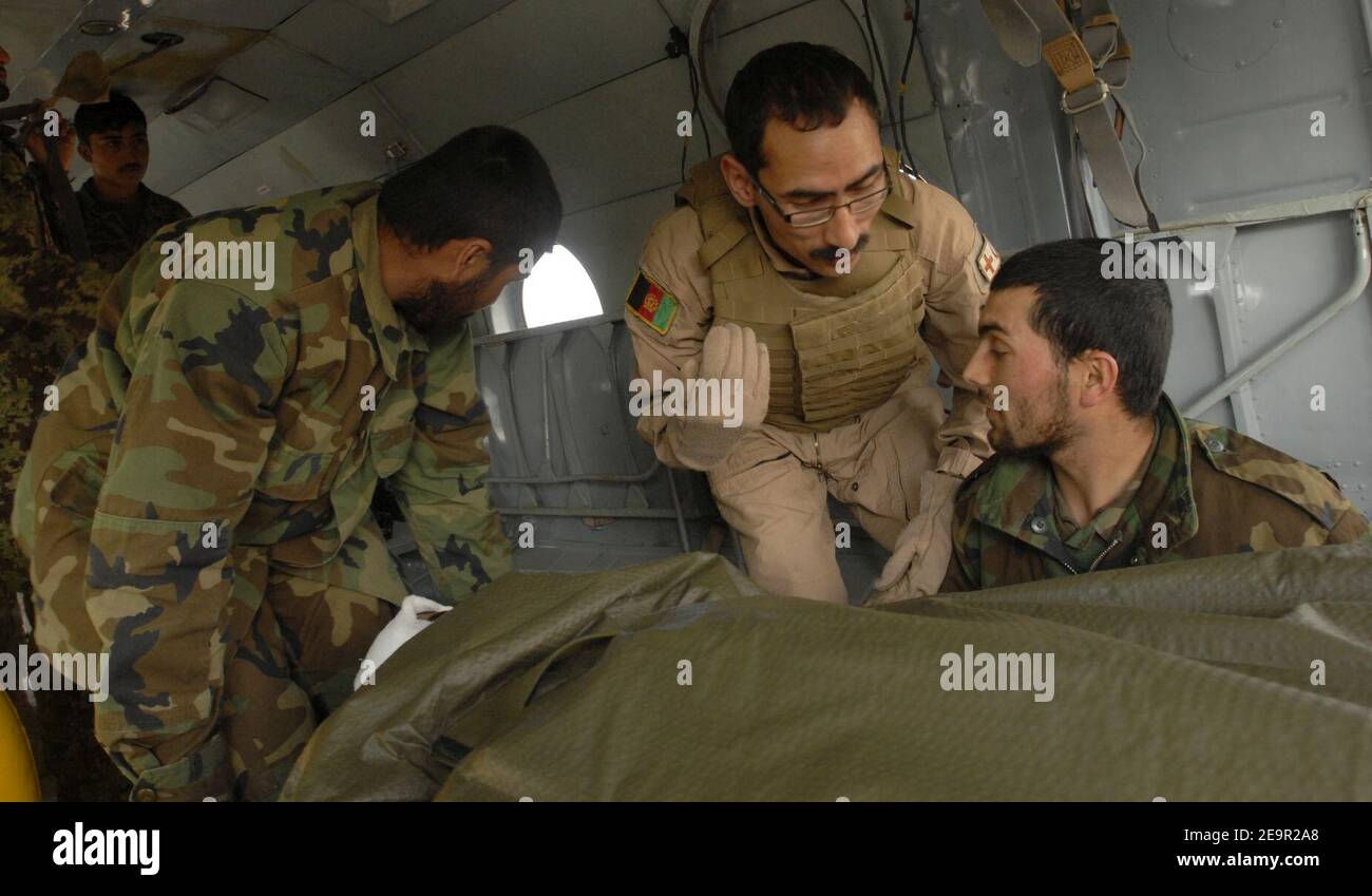 Medic course performs medevac training Stock Photo - Alamy
