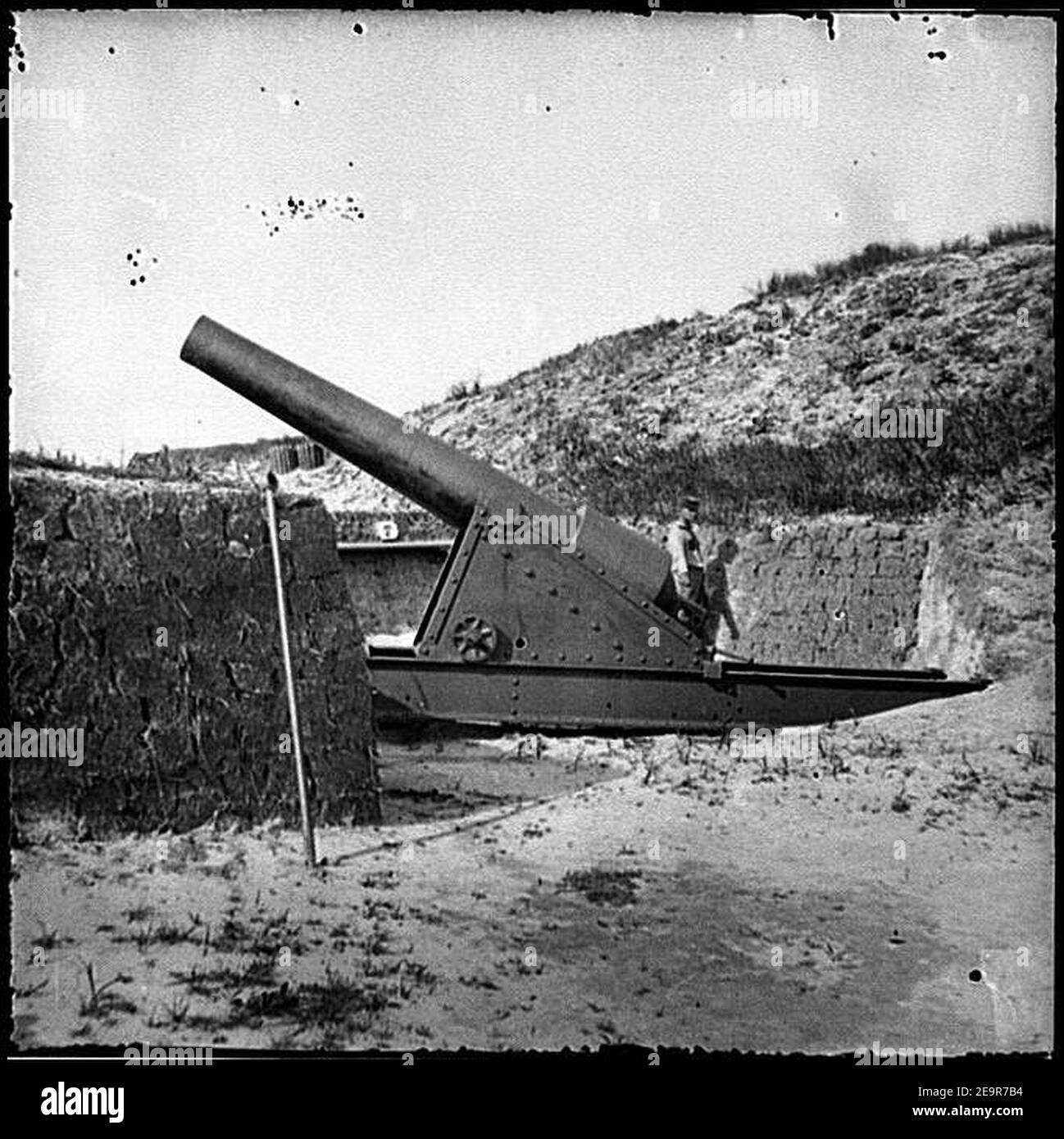 Morris Island, S.C. Interior view with another mounted gun, Fort Putnam ...