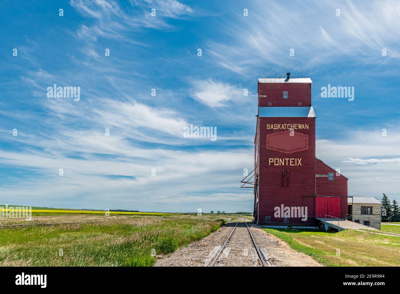 A historic Ponteix grain elevator in Saskatchewan, Canada Stock Photo ...