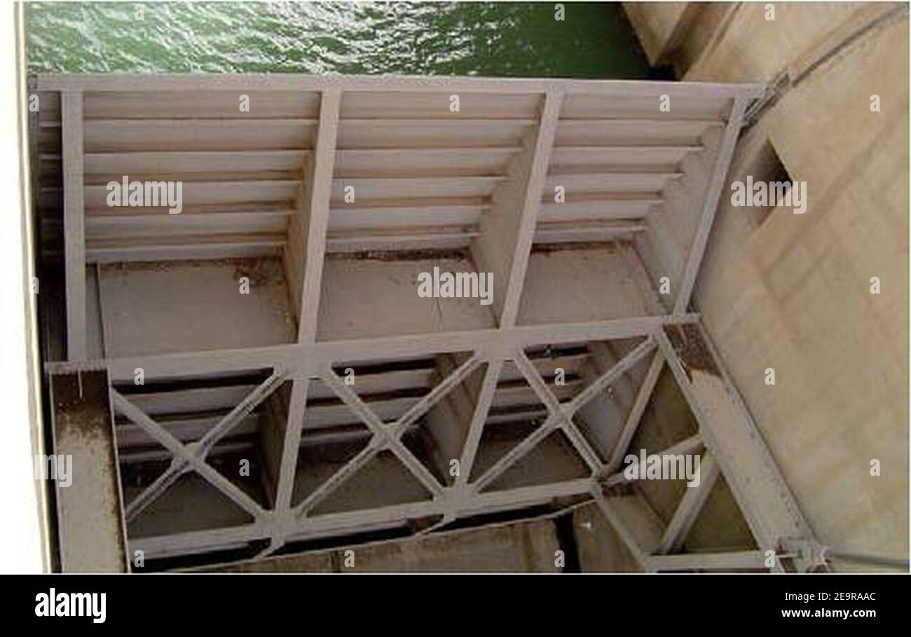 Tainter gate hi-res stock photography and images - Alamy