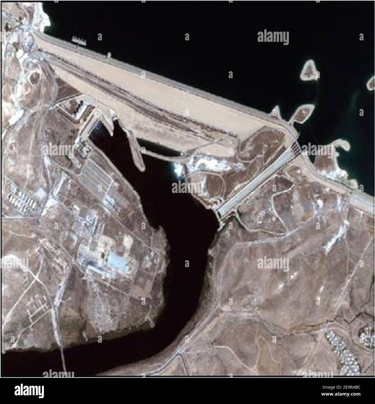 Mosul Dam MS Overhead Stock Photo - Alamy