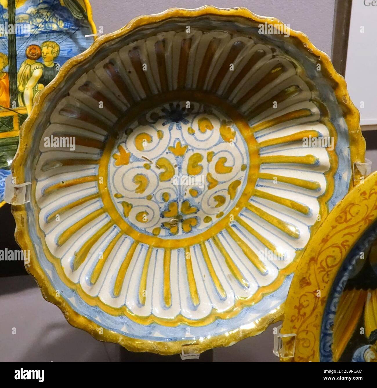 Maiolica plate hi-res stock photography and images - Alamy