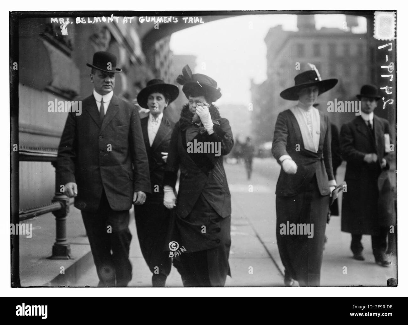 Mrs. (Alva) Belmont at gunmen's trial Stock Photo - Alamy