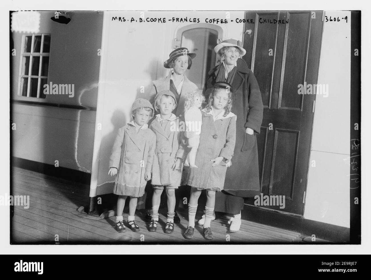 Cooke children hi-res stock photography and images - Alamy