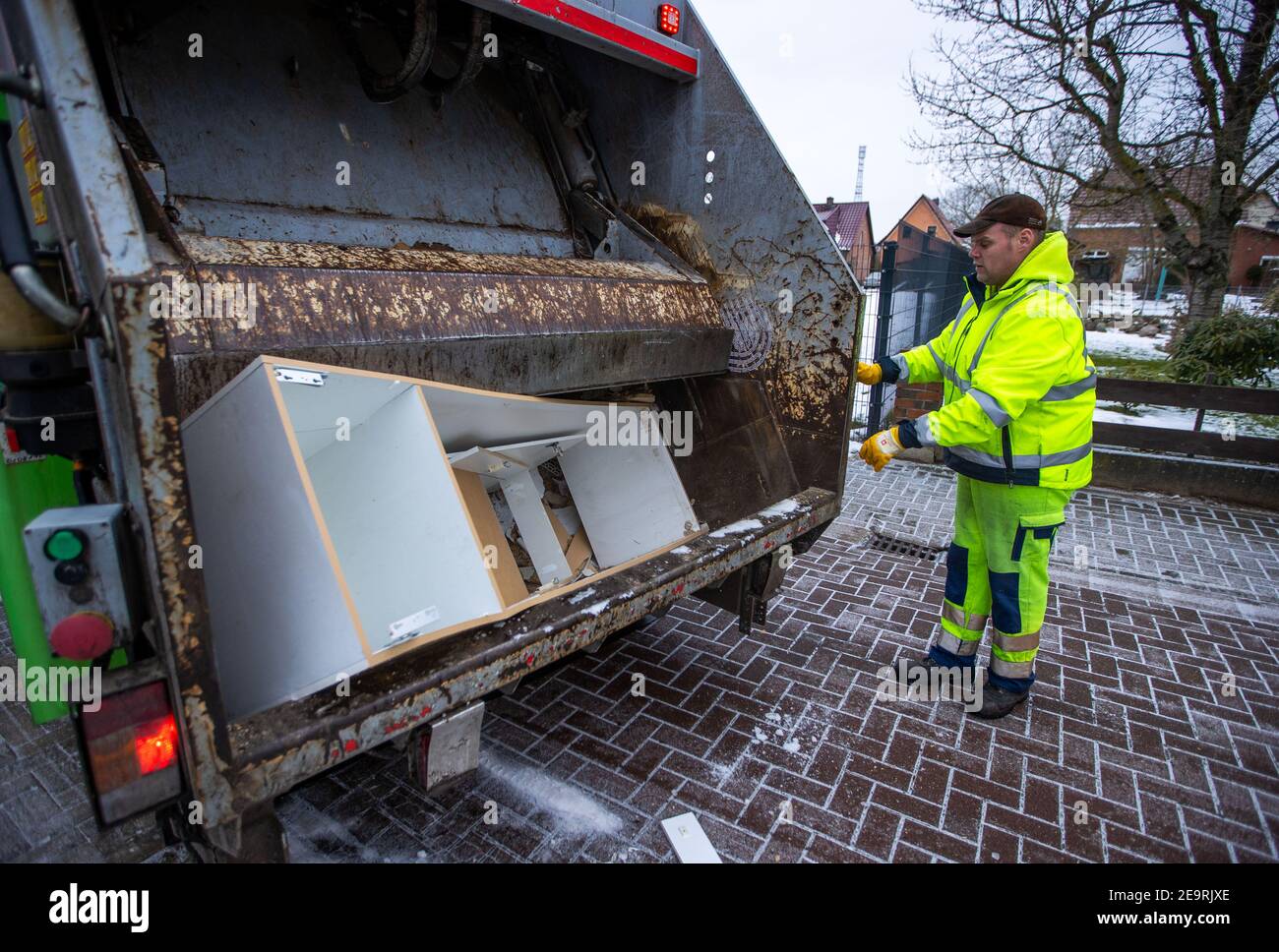 Refuse collection vehicle hi-res stock photography and images - Alamy