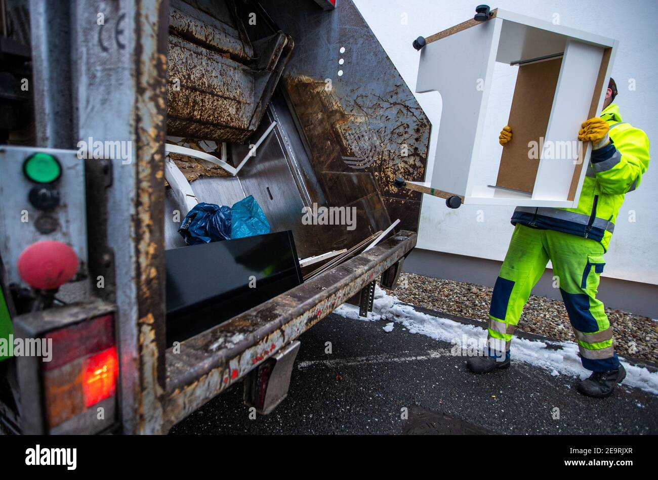 Refuse collection vehicle hi-res stock photography and images - Alamy