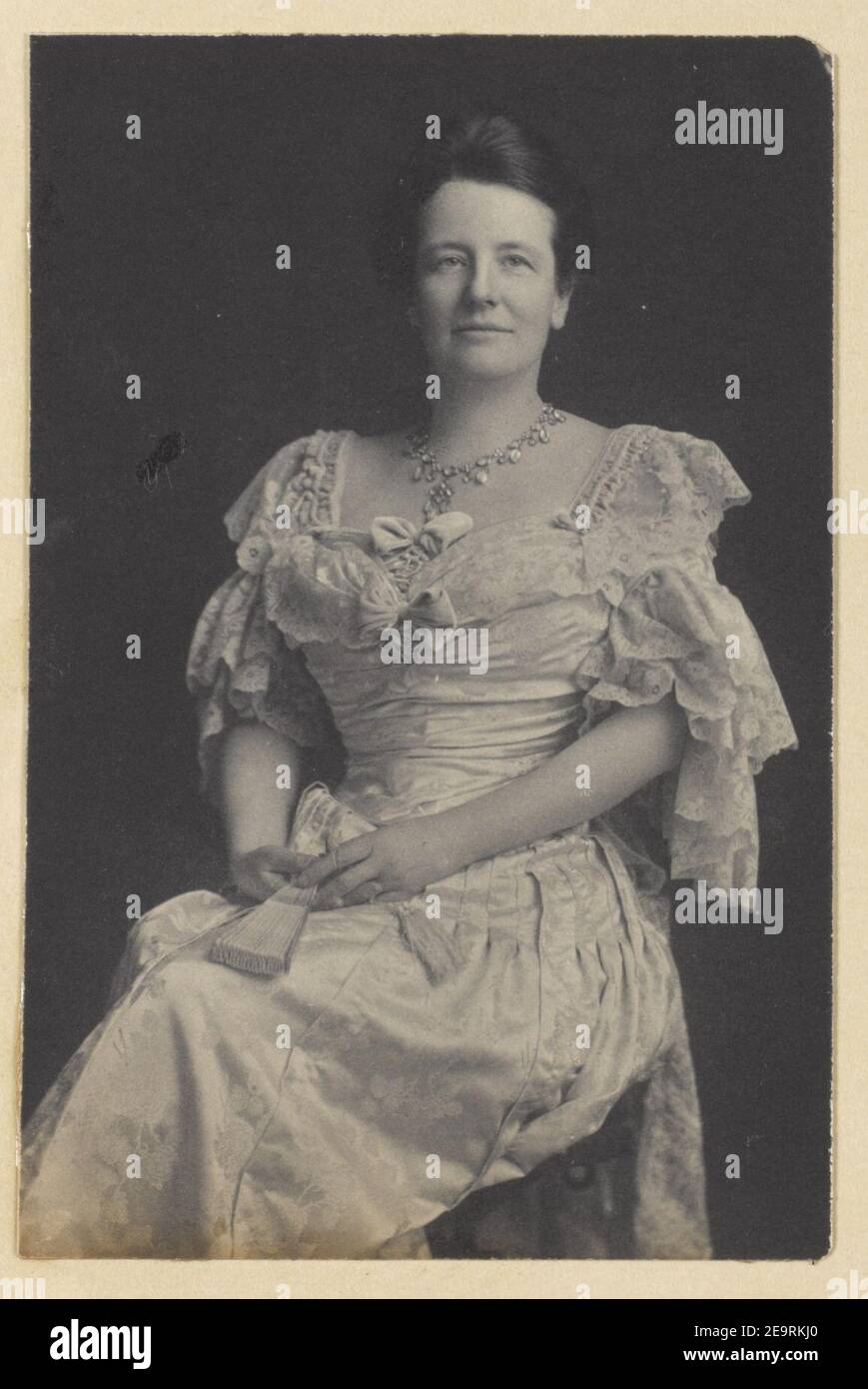 Mrs. Edith Kermit Carow Roosevelt, three-quarters length portrait ...