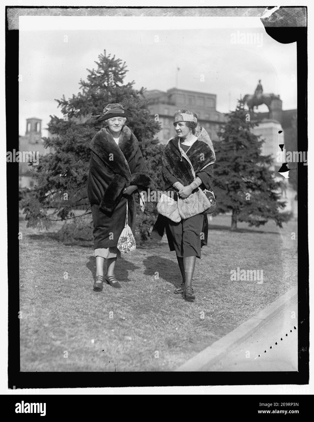 Mrs. W.M. Calder, Miss Marian Calder Stock Photo - Alamy