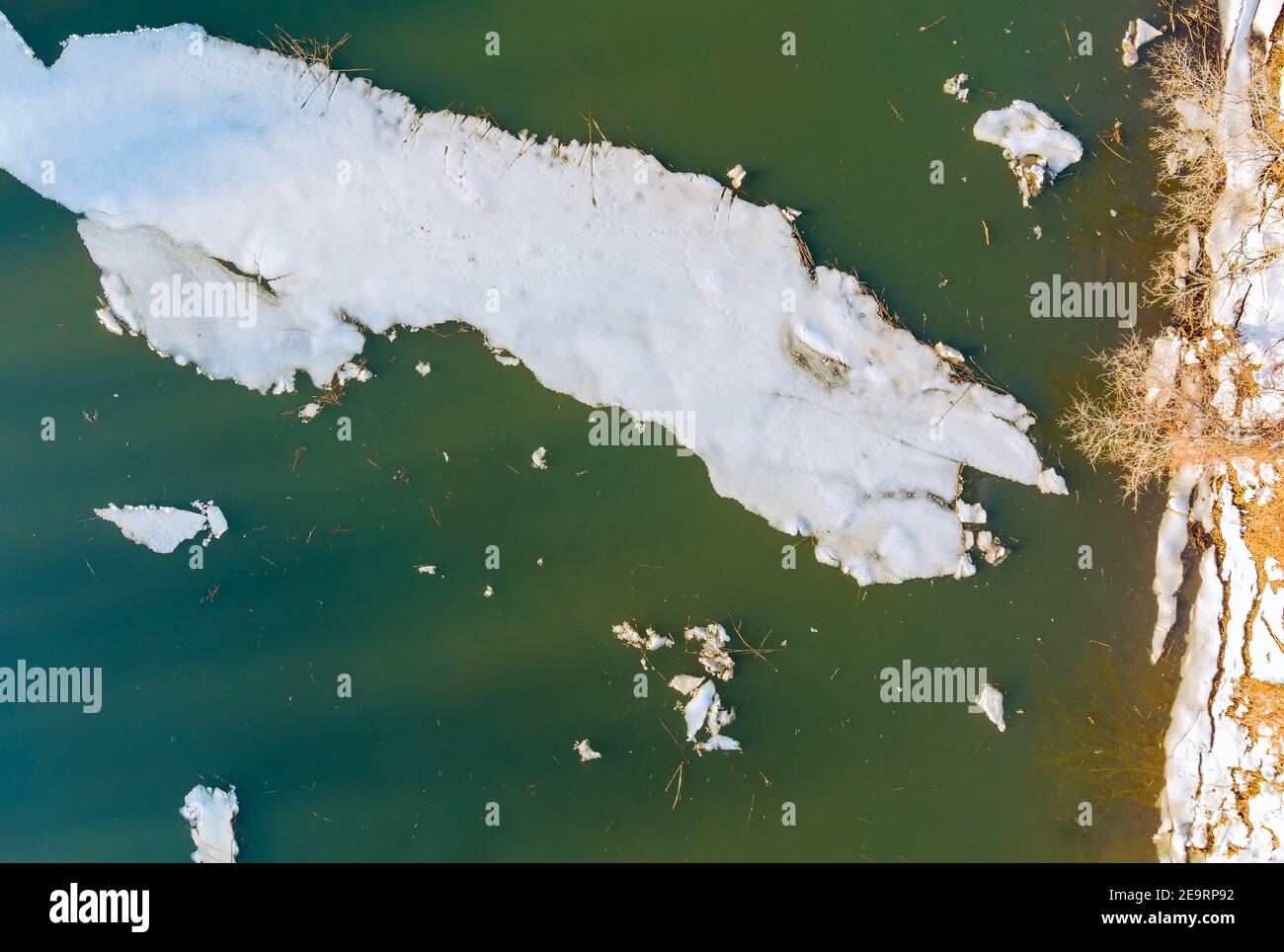 Ice floes float down river hi-res stock photography and images - Alamy