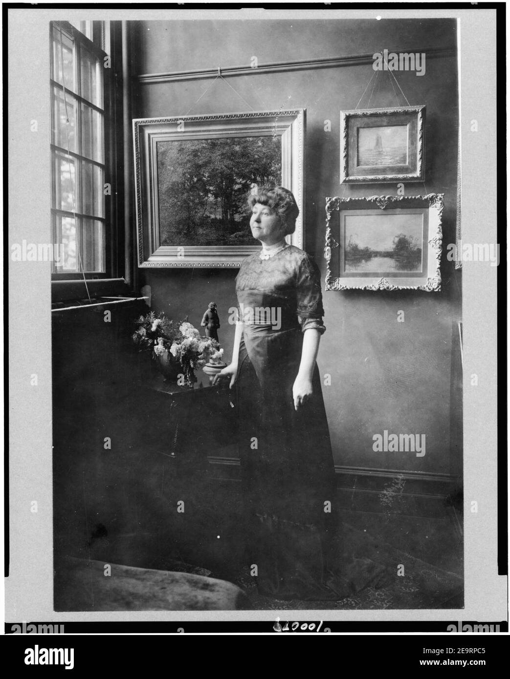 Mrs. Woodrow Wilson (Ellen Louise Axson), full-length portrait ...