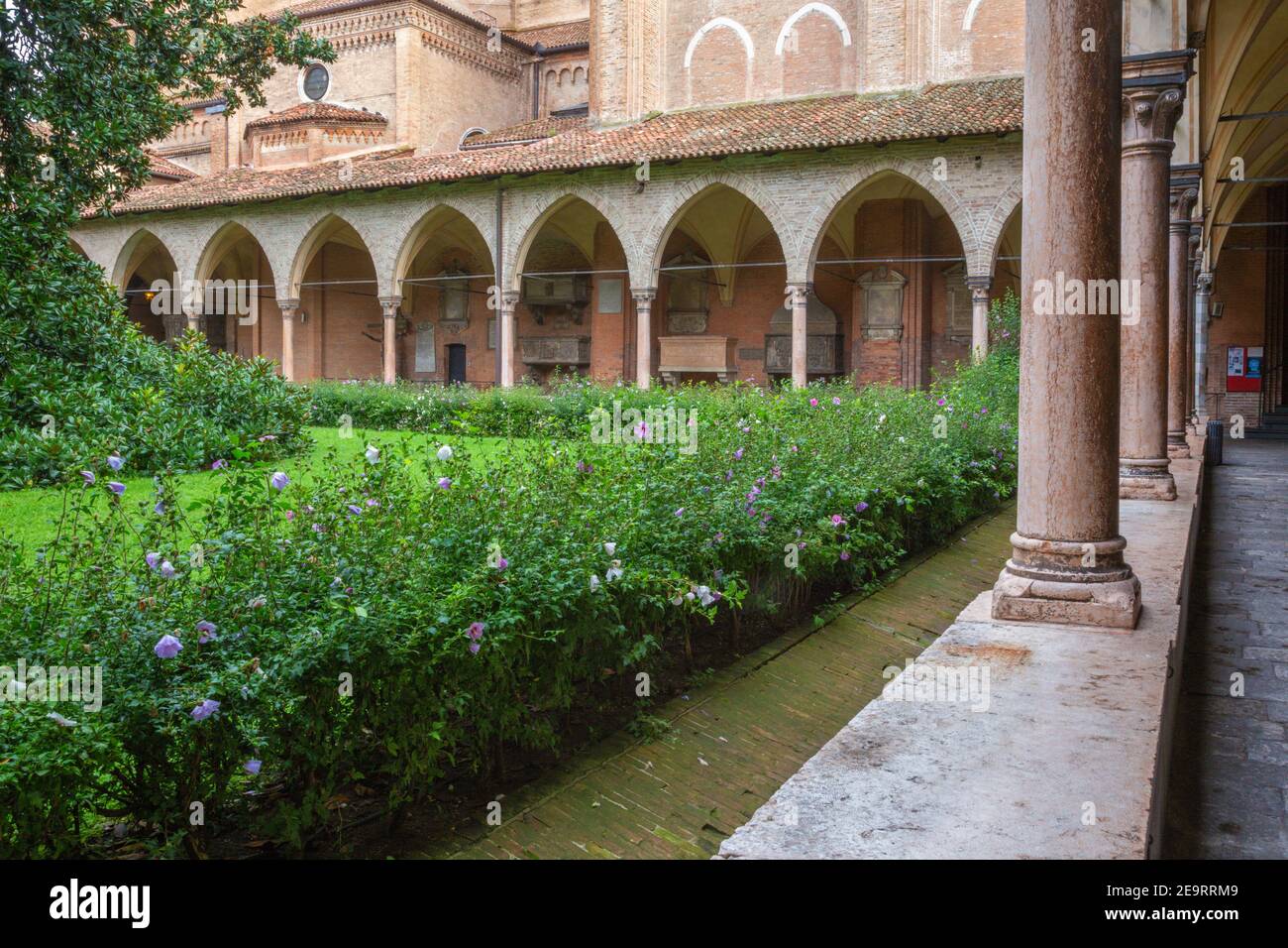 Atrium light hi-res stock photography and images - Alamy