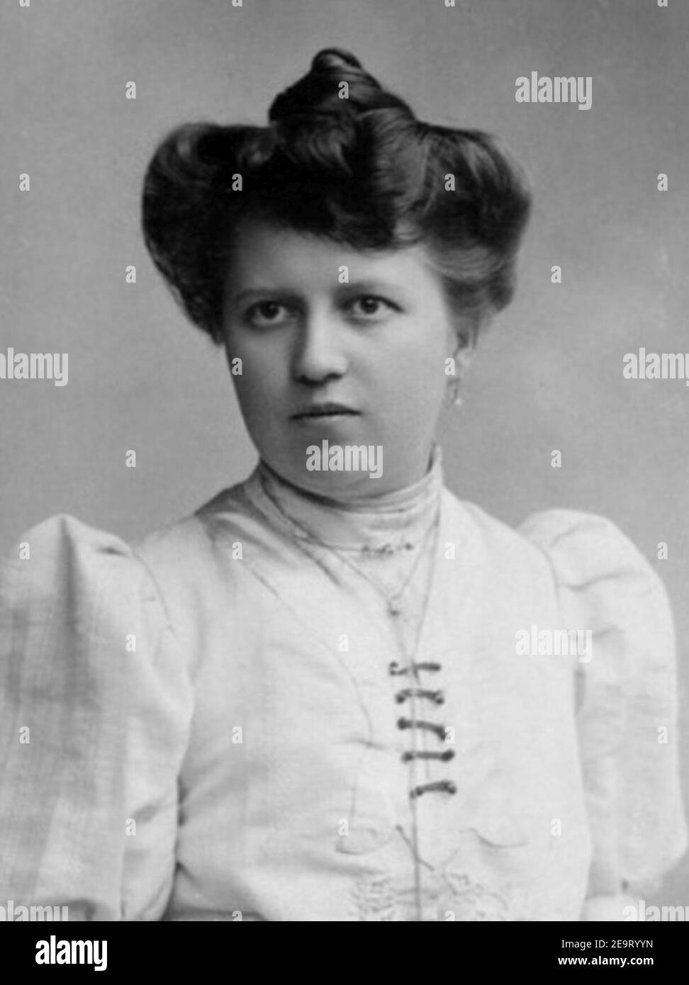 Bella mujer hi-res stock photography and images - Alamy