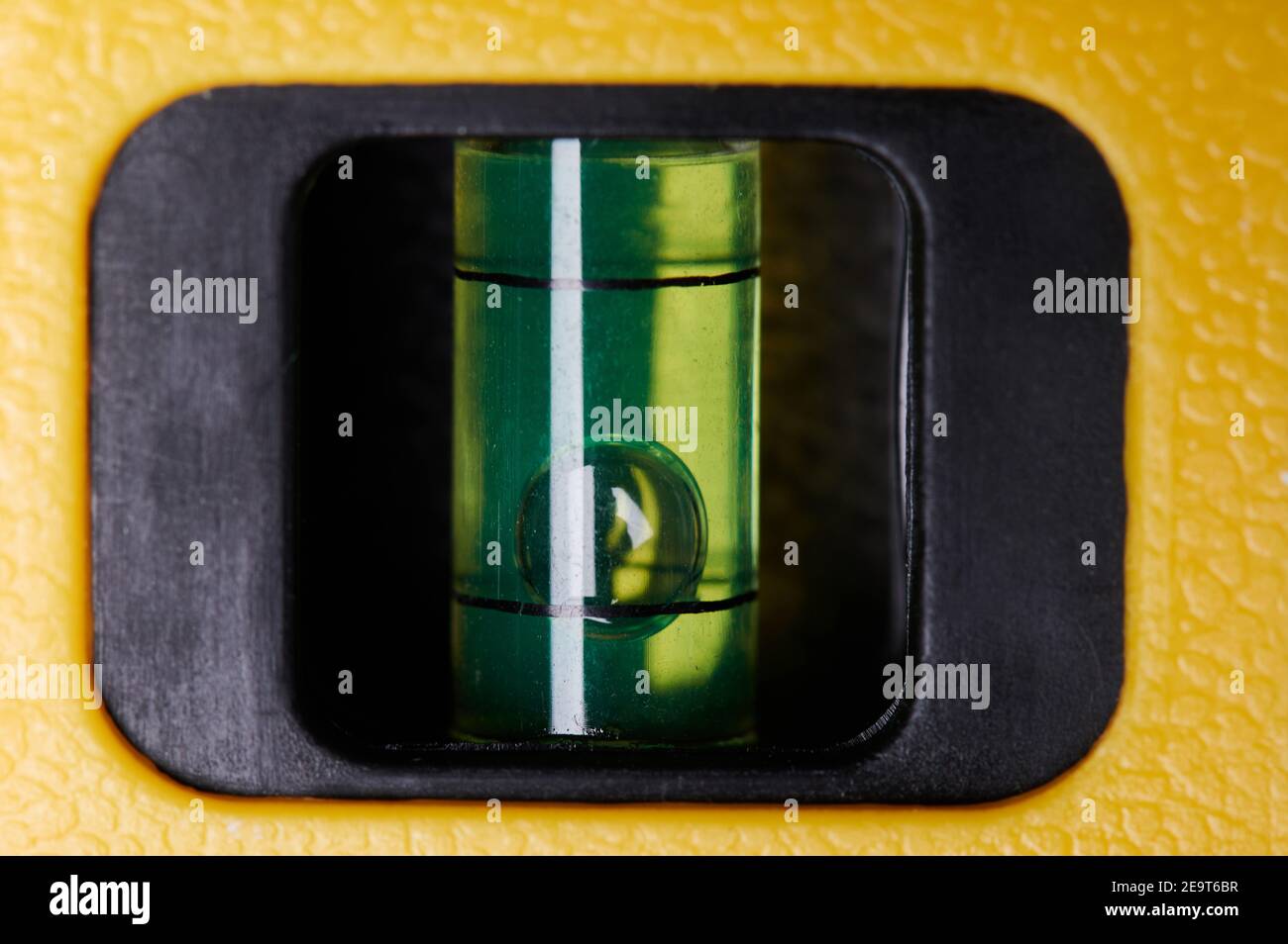 Vertical bubble classic level macro view in green tube Stock Photo - Alamy