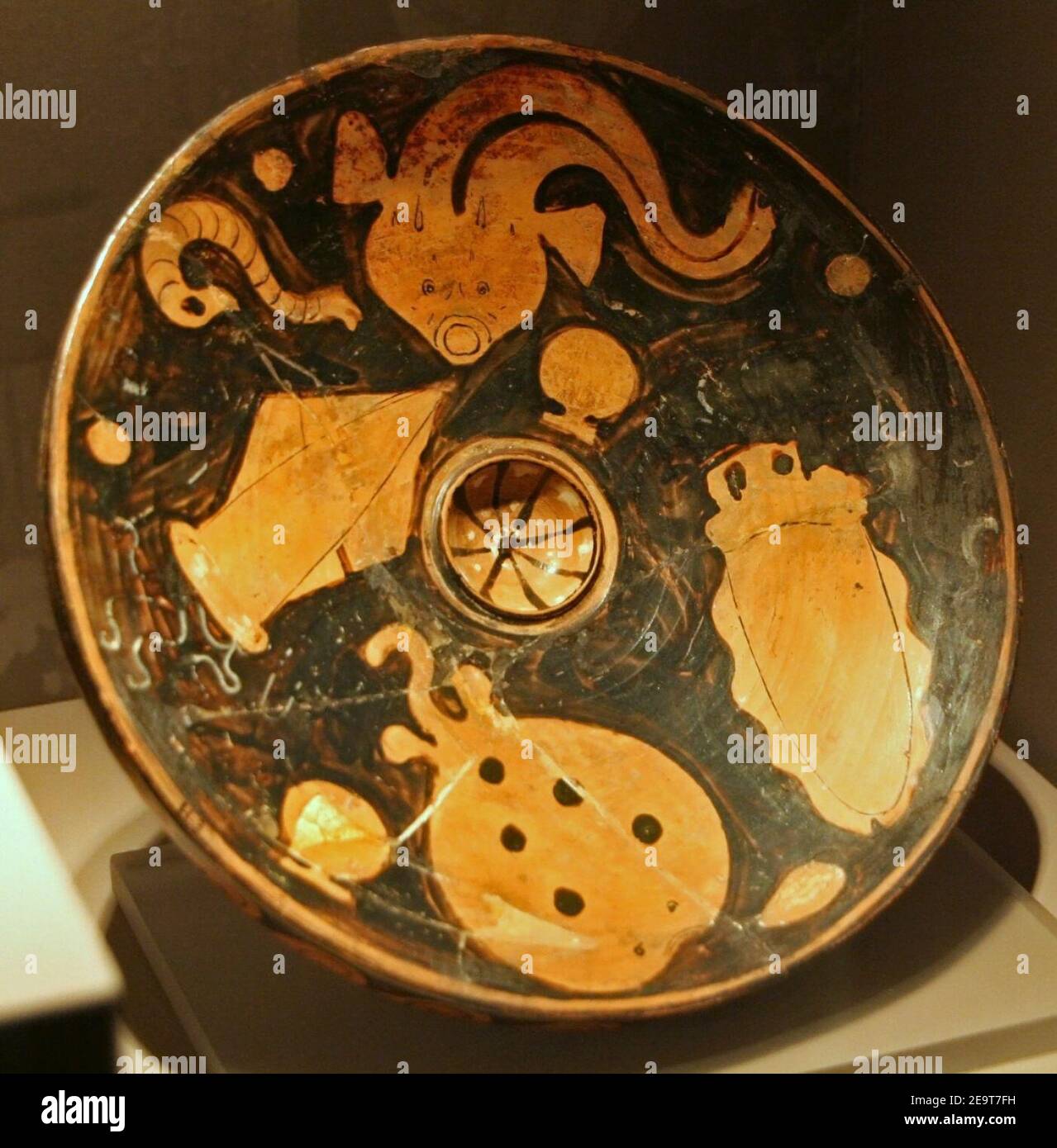 Red figure plate hi-res stock photography and images - Alamy