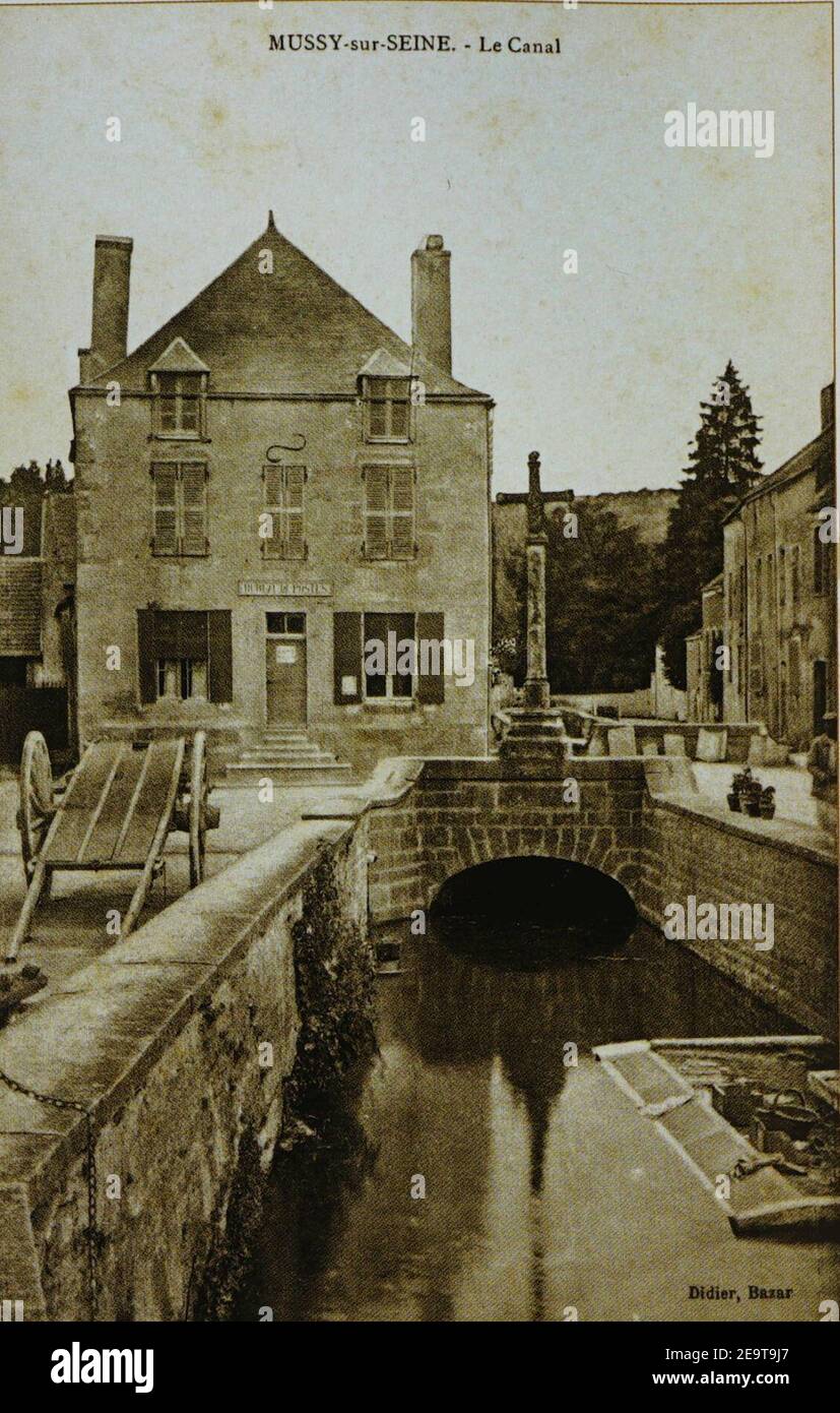 Mussy son canl sur seine 05323 Stock Photo - Alamy